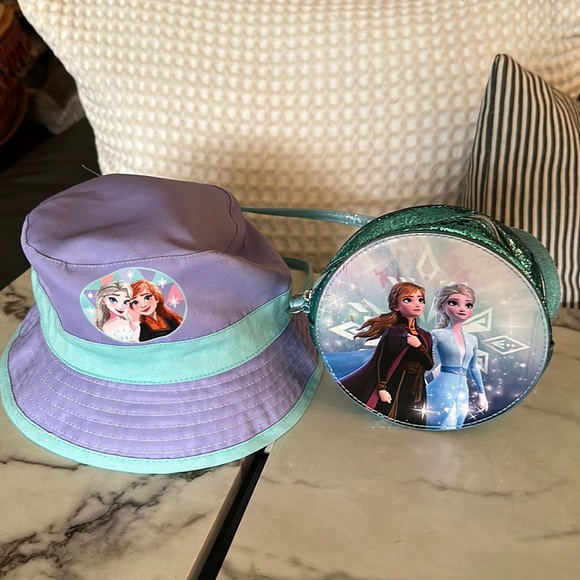 Disney | Accessories | Disney Frozen Anna Elsa Bucket Hat And Shoulder ...